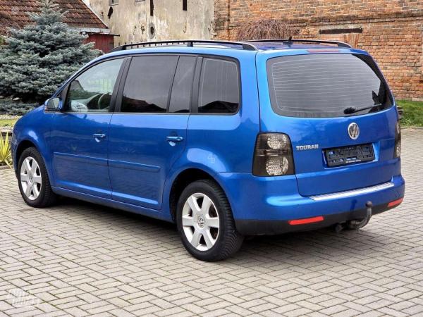 Zils Volkswagen Touran 2006 Viļņa, ar dzinēja tilpumu 2.00 L un nobraukumu 278 tūkst. km par 2600 €, foto 5 vietnē AUTOMOTO.COM.LV