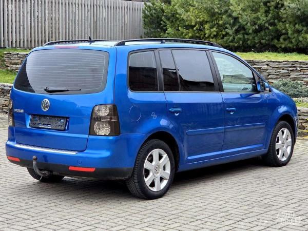 Zils Volkswagen Touran 2006 Viļņa, ar dzinēja tilpumu 2.00 L un nobraukumu 278 tūkst. km par 2600 €, foto 9 vietnē AUTOMOTO.COM.LV