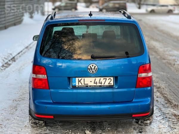 Blue Volkswagen Touran 2006 in Jelgava, with an engine capacity of 2.00 L and mileage of 381 thousand km for 1850 €, photo 3 on AUTOMOTO.COM.LV