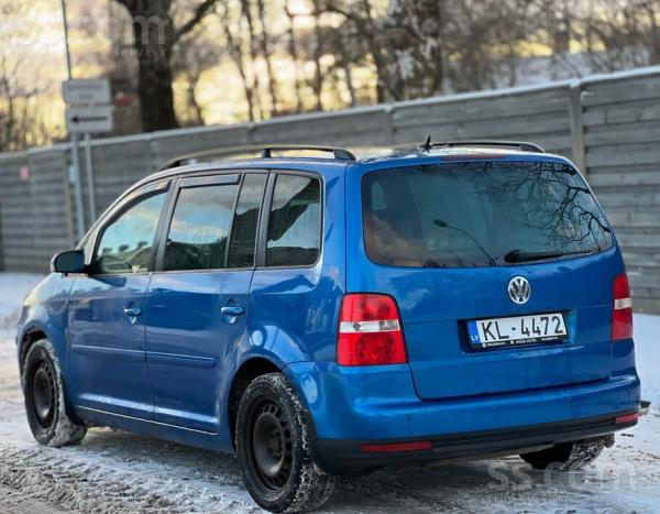Blue Volkswagen Touran 2006 in Jelgava, with an engine capacity of 2.00 L and mileage of 381 thousand km for 1850 €, photo 8 on AUTOMOTO.COM.LV