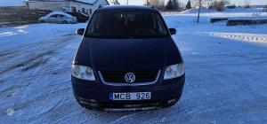 Blue Volkswagen Touran 2006 in Pasvalys, with an engine capacity of 1.89 L and mileage of 283 thousand km for 980 €, photo 2 on AUTOMOTO.COM.LV