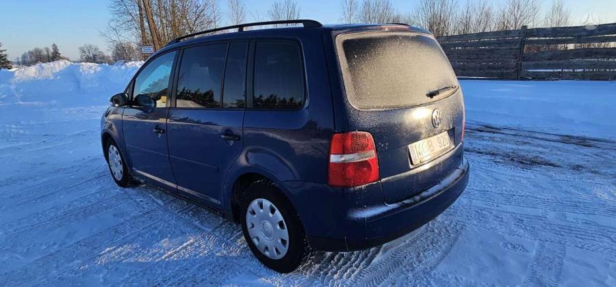 Blue Volkswagen Touran 2006 in Pasvalys, with an engine capacity of 1.89 L and mileage of 283 thousand km for 980 €, photo 4 on AUTOMOTO.COM.LV