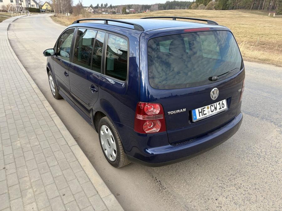 Zils Volkswagen Touran 2006 Lazdijai, ar dzinēja tilpumu 1.90 L un nobraukumu 301 tūkst. km par 2350 €, foto 4 vietnē AUTOMOTO.COM.LV