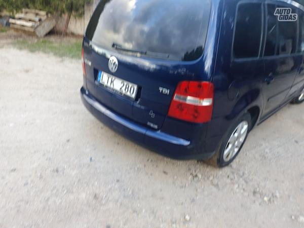 Zils Volkswagen Touran 2006 Viļņa, ar dzinēja tilpumu 1.90 L un nobraukumu 340 tūkst. km par 2200 €, foto 5 vietnē AUTOMOTO.COM.LV