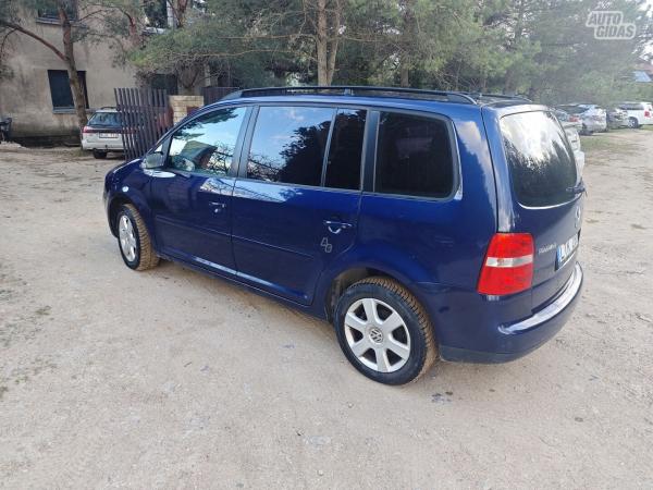 Zils Volkswagen Touran 2006 Viļņa, ar dzinēja tilpumu 1.90 L un nobraukumu 340 tūkst. km par 2200 €, foto 6 vietnē AUTOMOTO.COM.LV