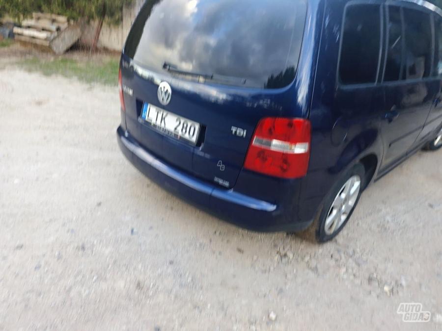 Blue Volkswagen Touran 2006 in Vilnius, with an engine capacity of 1.90 L and mileage of 340 thousand km for 2200 €, photo 9 on AUTOMOTO.COM.LV