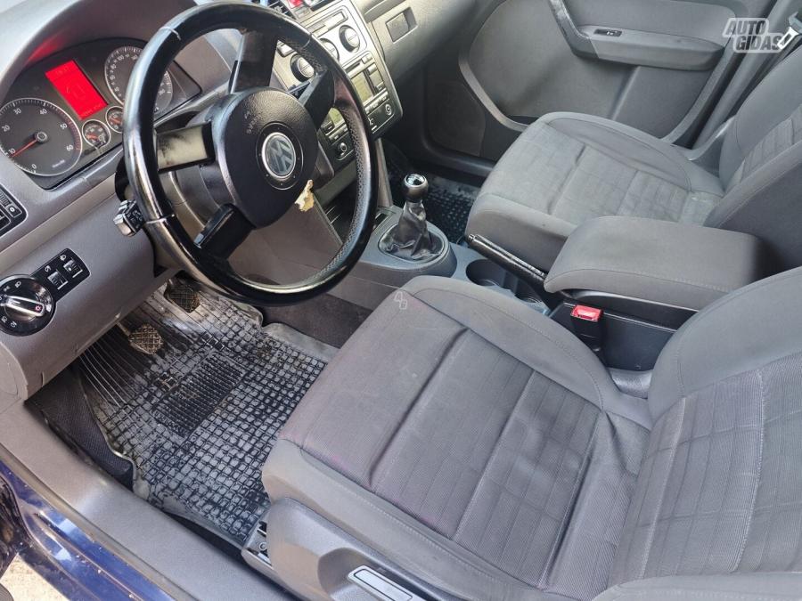 Blue Volkswagen Touran 2006 in Vilnius, with an engine capacity of 1.90 L and mileage of 340 thousand km for 2200 €, photo 14 on AUTOMOTO.COM.LV