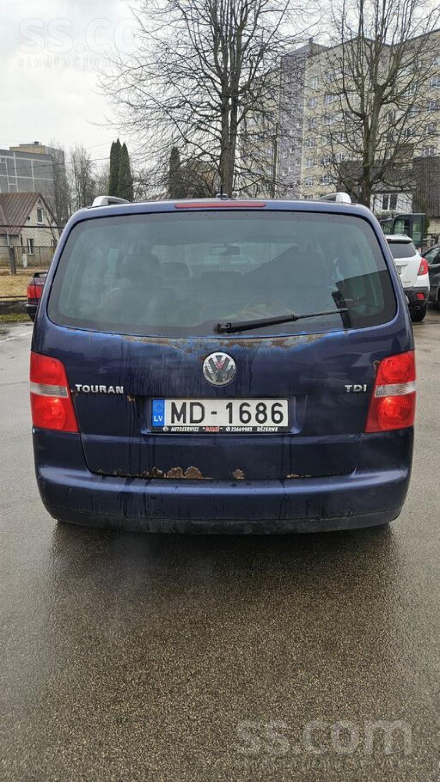 Blue Volkswagen Touran 2006 in Riga, with an engine capacity of 2.00 L and mileage of 390 thousand km for 600 €, photo 3 on AUTOMOTO.COM.LV