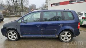 Blue Volkswagen Touran 2006 in Riga, with an engine capacity of 2.00 L and mileage of 390 thousand km for 600 €, photo 4 on AUTOMOTO.COM.LV