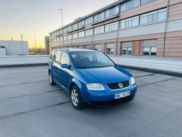 Blue Volkswagen Touran 2006 in Riga, with an engine capacity of 1.60 L and mileage of 288 thousand km for 2250 €, photo 1 on AUTOMOTO.COM.LV