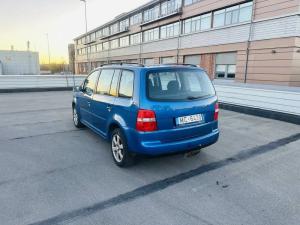 Zils Volkswagen Touran 2006 Rīga, ar dzinēja tilpumu 1.60 L un nobraukumu 288 tūkst. km par 2250 €, foto 7 vietnē AUTOMOTO.COM.LV