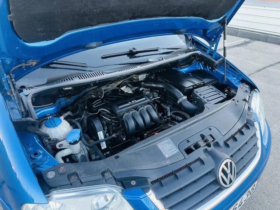 Zils Volkswagen Touran 2006 Rīga, ar dzinēja tilpumu 1.60 L un nobraukumu 288 tūkst. km par 2250 €, foto 10 vietnē AUTOMOTO.COM.LV