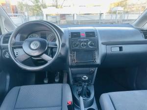 Zils Volkswagen Touran 2006 Rīga, ar dzinēja tilpumu 1.60 L un nobraukumu 288 tūkst. km par 2250 €, foto 13 vietnē AUTOMOTO.COM.LV