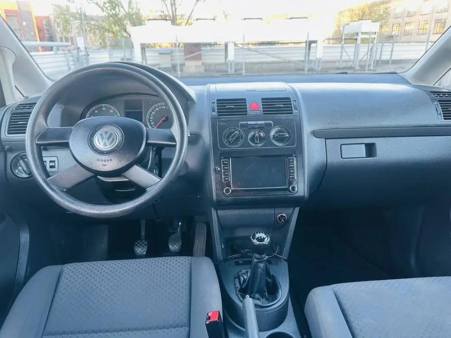 Zils Volkswagen Touran 2006 Rīga, ar dzinēja tilpumu 1.60 L un nobraukumu 288 tūkst. km par 2250 €, foto 13 vietnē AUTOMOTO.COM.LV