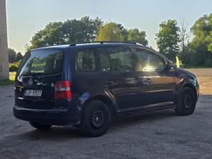 Blue Volkswagen Touran 2006 in Grobiņa, with an engine capacity of 1.90 L and mileage of 302 thousand km for 1600 €, photo 5 on AUTOMOTO.COM.LV