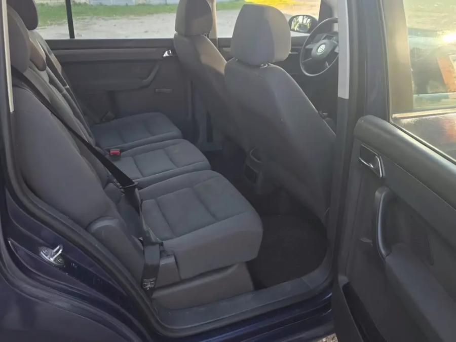 Blue Volkswagen Touran 2006 in Grobiņa, with an engine capacity of 1.90 L and mileage of 302 thousand km for 1600 €, photo 11 on AUTOMOTO.COM.LV