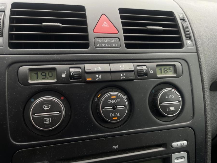 Zils Volkswagen Touran 2006 Rīga, ar dzinēja tilpumu 1.90 L un nobraukumu 381 tūkst. km par 2590 €, foto 4 vietnē AUTOMOTO.COM.LV