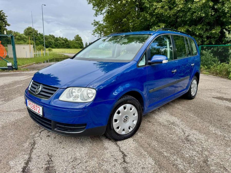 Blue Volkswagen Touran 2006 in Vilnius, with an engine capacity of 1.60 L and mileage of 225 thousand km for 2199 €, photo 3 on AUTOMOTO.COM.LV