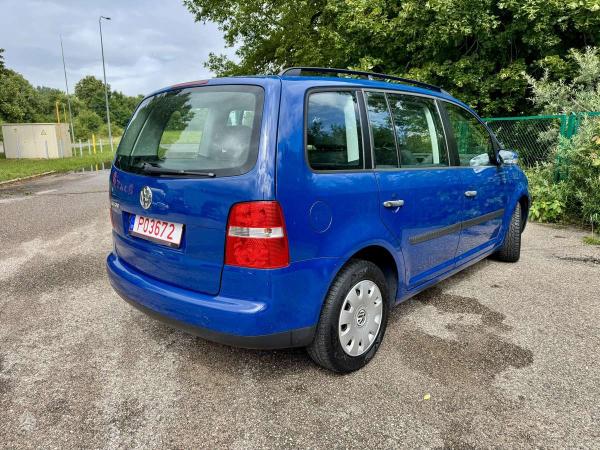 Zils Volkswagen Touran 2006 Viļņa, ar dzinēja tilpumu 1.60 L un nobraukumu 225 tūkst. km par 2199 €, foto 4 vietnē AUTOMOTO.COM.LV