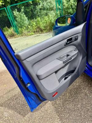 Blue Volkswagen Touran 2006 in Vilnius, with an engine capacity of 1.60 L and mileage of 225 thousand km for 2199 €, photo 6 on AUTOMOTO.COM.LV
