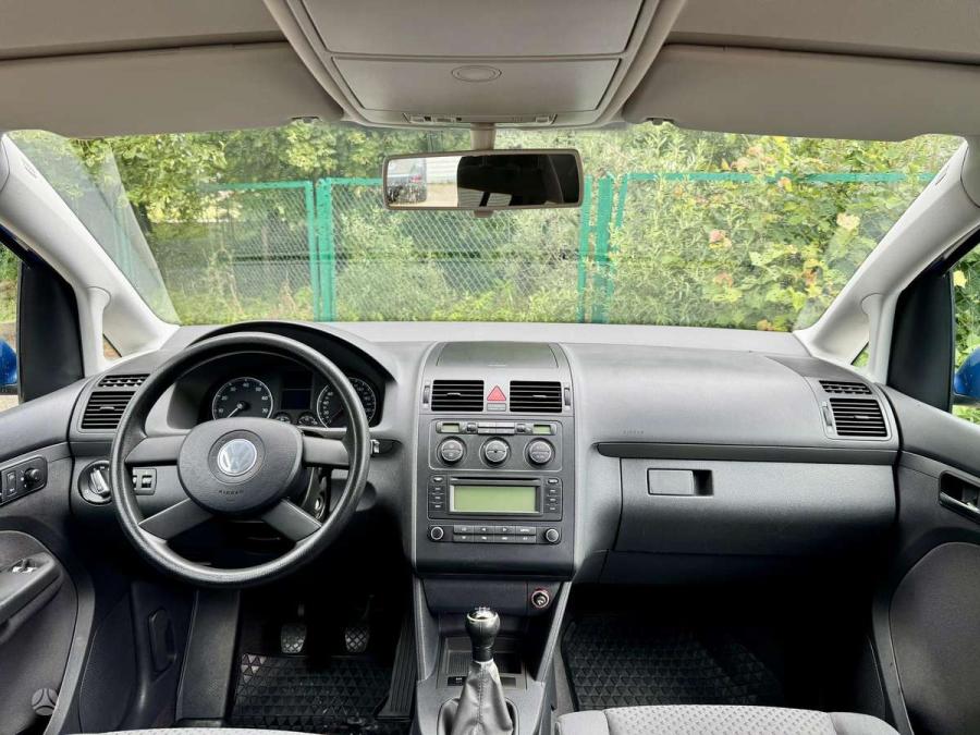 Blue Volkswagen Touran 2006 in Vilnius, with an engine capacity of 1.60 L and mileage of 225 thousand km for 2199 €, photo 9 on AUTOMOTO.COM.LV