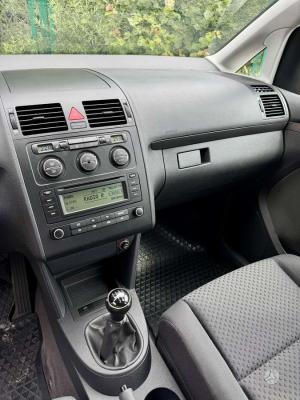 Blue Volkswagen Touran 2006 in Vilnius, with an engine capacity of 1.60 L and mileage of 225 thousand km for 2199 €, photo 10 on AUTOMOTO.COM.LV