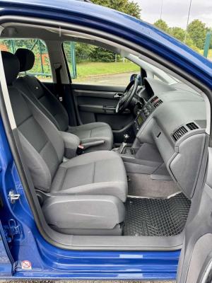 Blue Volkswagen Touran 2006 in Vilnius, with an engine capacity of 1.60 L and mileage of 225 thousand km for 2199 €, photo 11 on AUTOMOTO.COM.LV