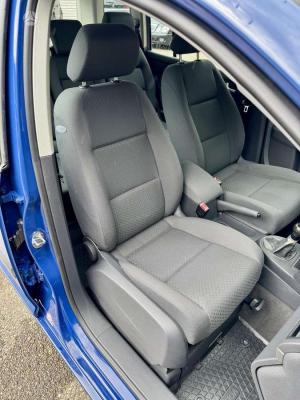 Blue Volkswagen Touran 2006 in Vilnius, with an engine capacity of 1.60 L and mileage of 225 thousand km for 2199 €, photo 12 on AUTOMOTO.COM.LV