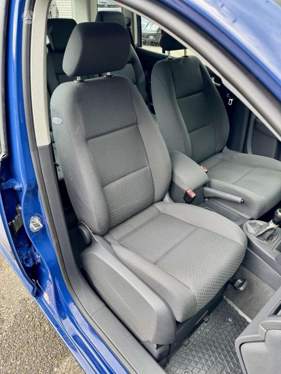 Blue Volkswagen Touran 2006 in Vilnius, with an engine capacity of 1.60 L and mileage of 225 thousand km for 2199 €, photo 12 on AUTOMOTO.COM.LV