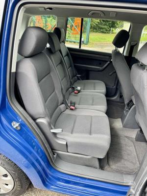 Blue Volkswagen Touran 2006 in Vilnius, with an engine capacity of 1.60 L and mileage of 225 thousand km for 2199 €, photo 13 on AUTOMOTO.COM.LV