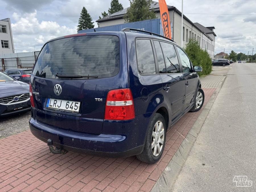 Zils Volkswagen Touran 2006 Kauņa, ar dzinēja tilpumu 1.90 L un nobraukumu 388 tūkst. km par 750 €, foto 4 vietnē AUTOMOTO.COM.LV