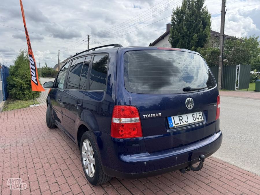 Zils Volkswagen Touran 2006 Kauņa, ar dzinēja tilpumu 1.90 L un nobraukumu 388 tūkst. km par 750 €, foto 5 vietnē AUTOMOTO.COM.LV