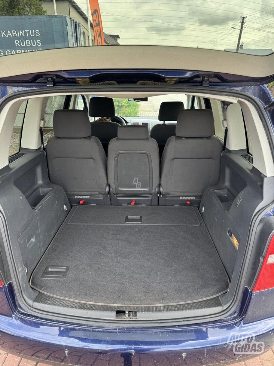 Zils Volkswagen Touran 2006 Kauņa, ar dzinēja tilpumu 1.90 L un nobraukumu 388 tūkst. km par 750 €, foto 6 vietnē AUTOMOTO.COM.LV
