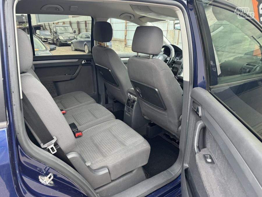 Zils Volkswagen Touran 2006 Kauņa, ar dzinēja tilpumu 1.90 L un nobraukumu 388 tūkst. km par 750 €, foto 8 vietnē AUTOMOTO.COM.LV