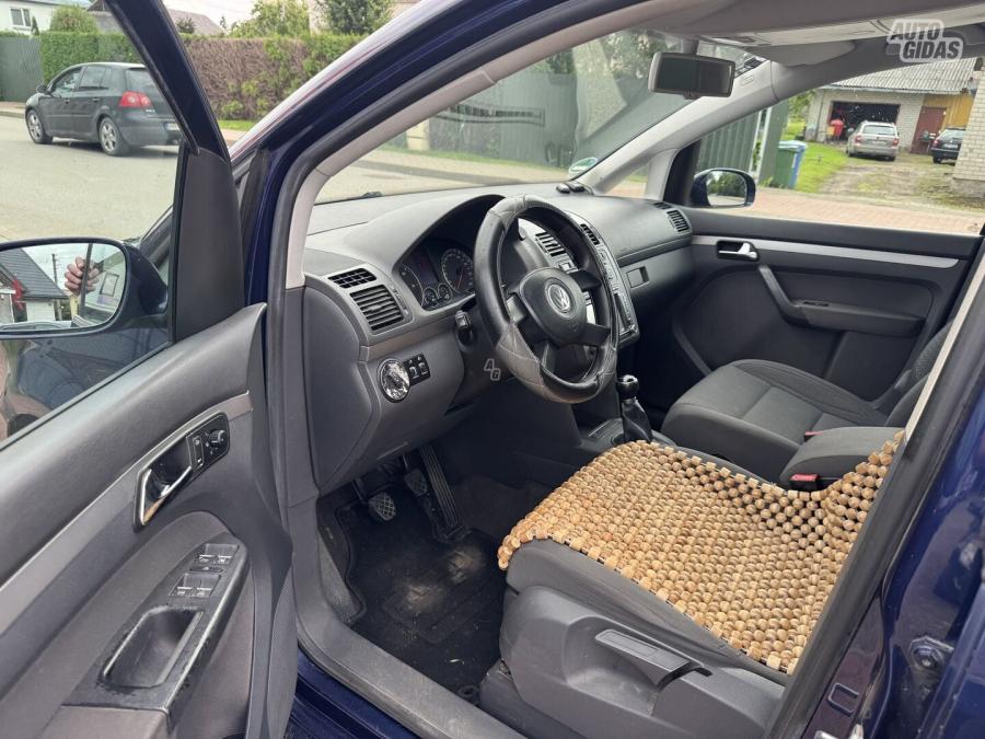 Zils Volkswagen Touran 2006 Kauņa, ar dzinēja tilpumu 1.90 L un nobraukumu 388 tūkst. km par 750 €, foto 9 vietnē AUTOMOTO.COM.LV