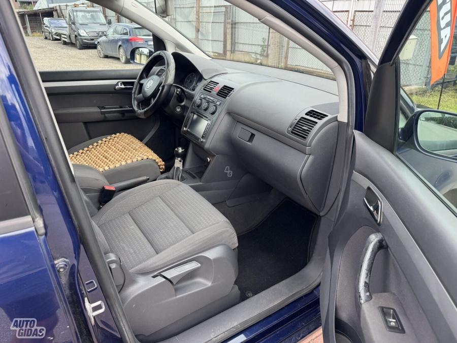 Zils Volkswagen Touran 2006 Kauņa, ar dzinēja tilpumu 1.90 L un nobraukumu 388 tūkst. km par 750 €, foto 10 vietnē AUTOMOTO.COM.LV