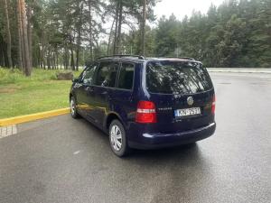 Blue Volkswagen Touran 2006 in Riga, with an engine capacity of 1.90 L and mileage of 381 thousand km for 2590 €, photo 6 on AUTOMOTO.COM.LV