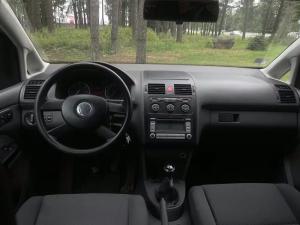 Blue Volkswagen Touran 2006 in Riga, with an engine capacity of 1.90 L and mileage of 381 thousand km for 2590 €, photo 8 on AUTOMOTO.COM.LV