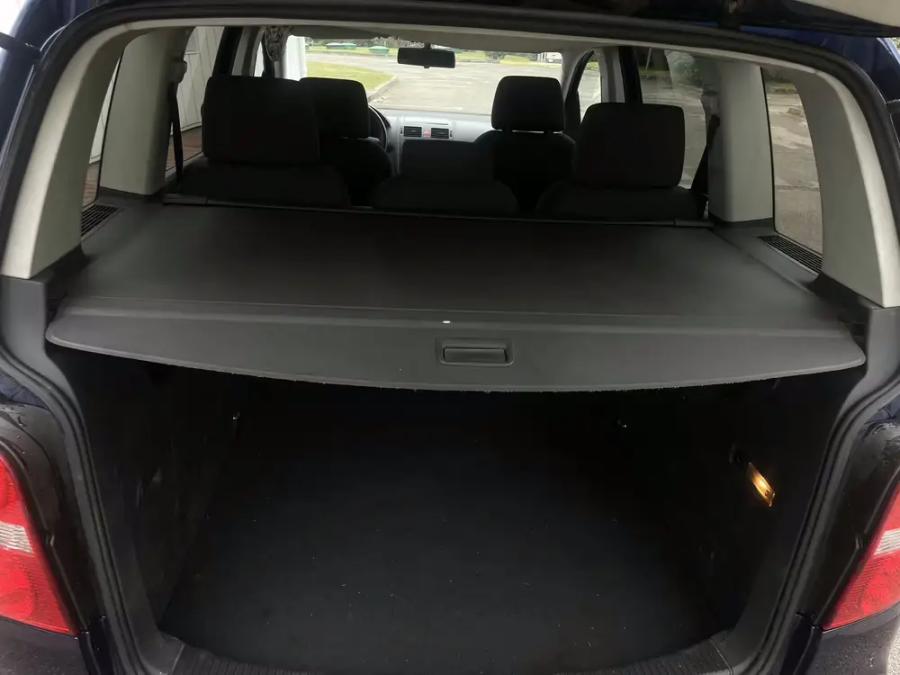 Blue Volkswagen Touran 2006 in Riga, with an engine capacity of 1.90 L and mileage of 381 thousand km for 2590 €, photo 10 on AUTOMOTO.COM.LV