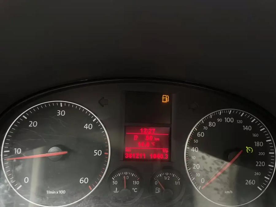 Blue Volkswagen Touran 2006 in Riga, with an engine capacity of 1.90 L and mileage of 381 thousand km for 2590 €, photo 13 on AUTOMOTO.COM.LV