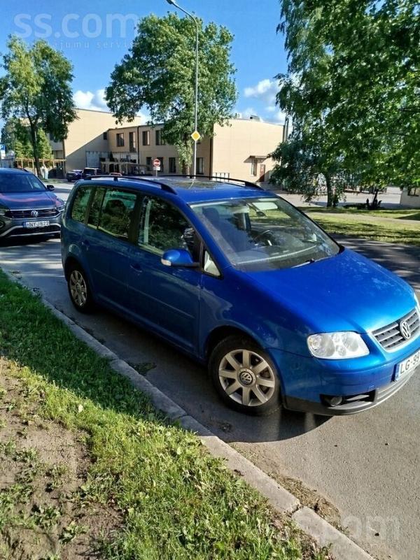 Синий Фольксваген Туран 2006 в Рига, объемом двигателя 1.90 л и пробегом 320 тыс. км за 1800 €, фото 1 на AUTOMOTO.COM.LV