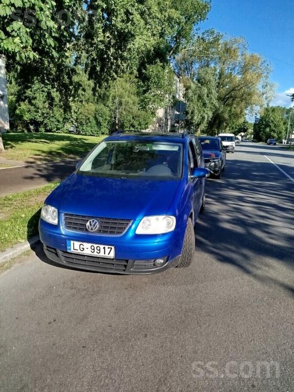Синий Фольксваген Туран 2006 в Рига, объемом двигателя 1.90 л и пробегом 320 тыс. км за 1800 €, фото 2 на AUTOMOTO.COM.LV