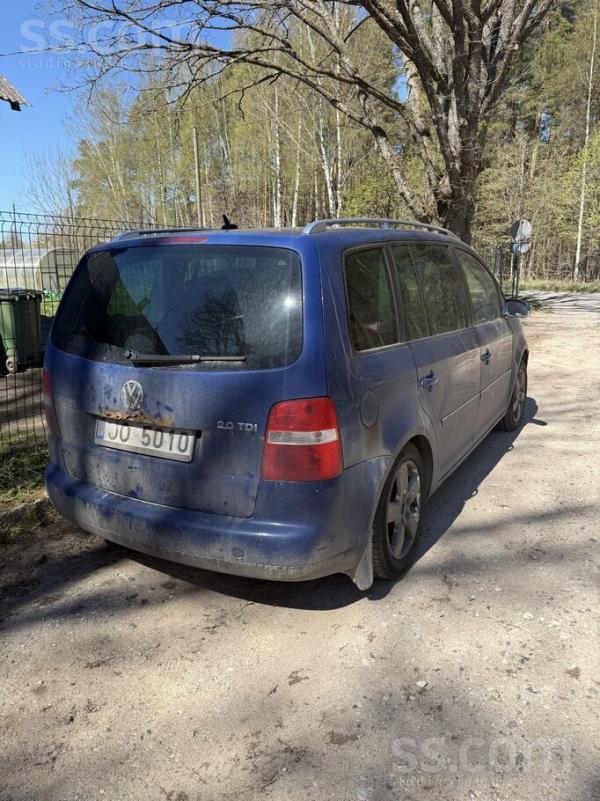 Blue Volkswagen Touran 2006 in Limbazi, with an engine capacity of 2.00 L and mileage of 394 thousand km for 500 €, photo 4 on AUTOMOTO.COM.LV