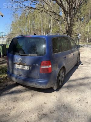 Blue Volkswagen Touran 2006 in Limbazi, with an engine capacity of 2.00 L and mileage of 394 thousand km for 500 €, photo 5 on AUTOMOTO.COM.LV