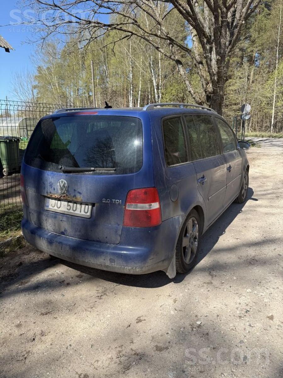 Blue Volkswagen Touran 2006 in Limbazi, with an engine capacity of 2.00 L and mileage of 394 thousand km for 500 €, photo 5 on AUTOMOTO.COM.LV