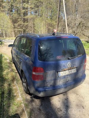 Blue Volkswagen Touran 2006 in Limbazi, with an engine capacity of 2.00 L and mileage of 394 thousand km for 500 €, photo 7 on AUTOMOTO.COM.LV