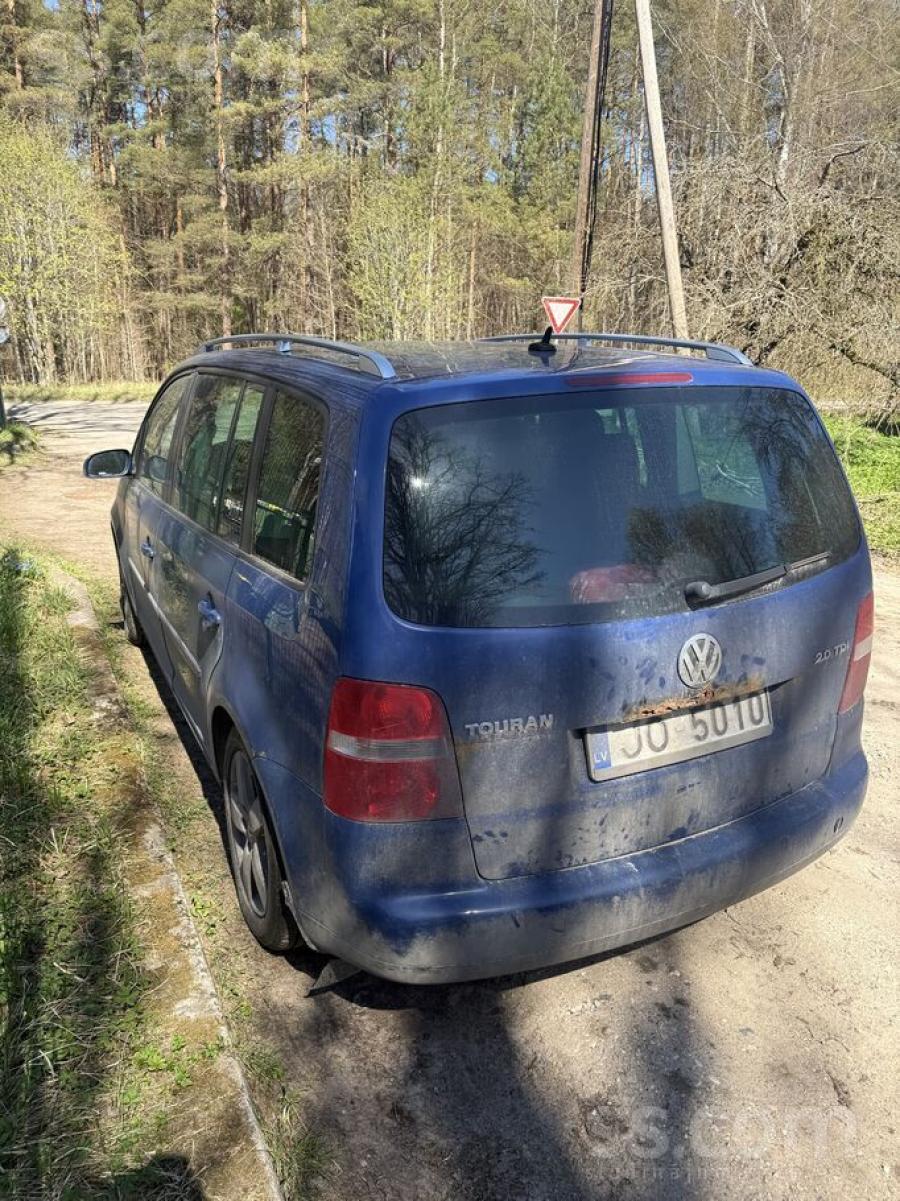Blue Volkswagen Touran 2006 in Limbazi, with an engine capacity of 2.00 L and mileage of 394 thousand km for 500 €, photo 7 on AUTOMOTO.COM.LV