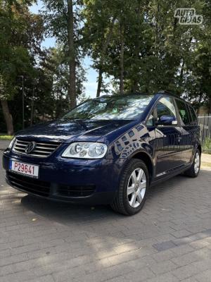 Zils Volkswagen Touran 2006 Kauņa, ar dzinēja tilpumu 1.90 L un nobraukumu 298 tūkst. km par 2200 €, foto  vietnē AUTOMOTO.COM.LV