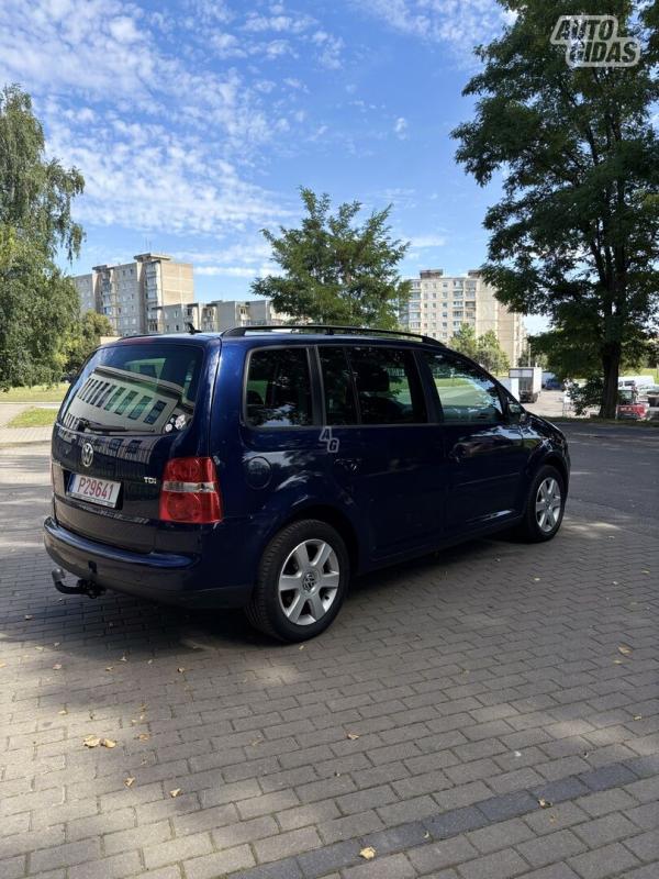 Blue Volkswagen Touran 2006 in Kaunas, with an engine capacity of 1.90 L and mileage of 298 thousand km for 2200 €, photo 8 on AUTOMOTO.COM.LV