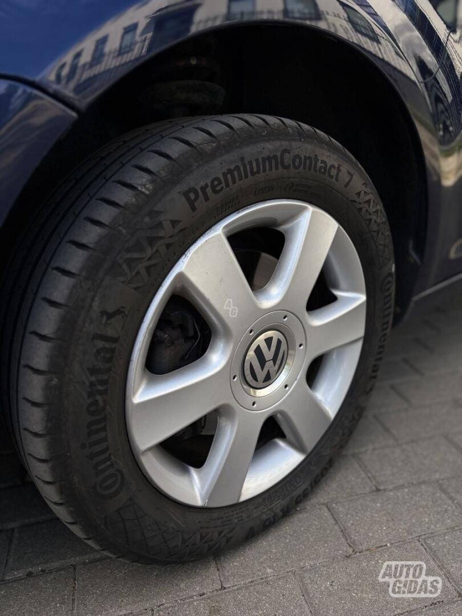 Zils Volkswagen Touran 2006 Kauņa, ar dzinēja tilpumu 1.90 L un nobraukumu 298 tūkst. km par 2200 €, foto 17 vietnē AUTOMOTO.COM.LV